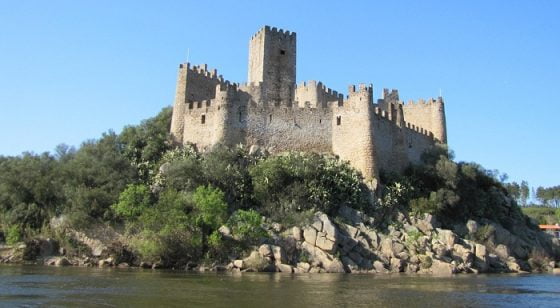 Partes de un castillo medieval y sus funciones - Arkiplus
